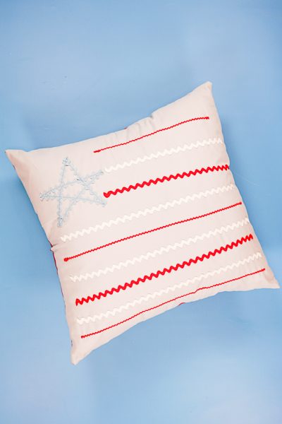 DIY 4th of July Pillow: Ric Rac Stars and Stripes • Heather Handmade